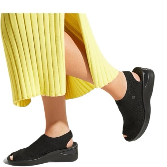 Bzees | Shoes | Bzees Black Open Toe Wedge Slide Secret Sandals 75 ...